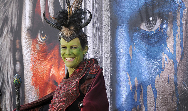 Jamie Lee Curtis Dresses in Cosplay for Warcraft Premiere – GameSkinny